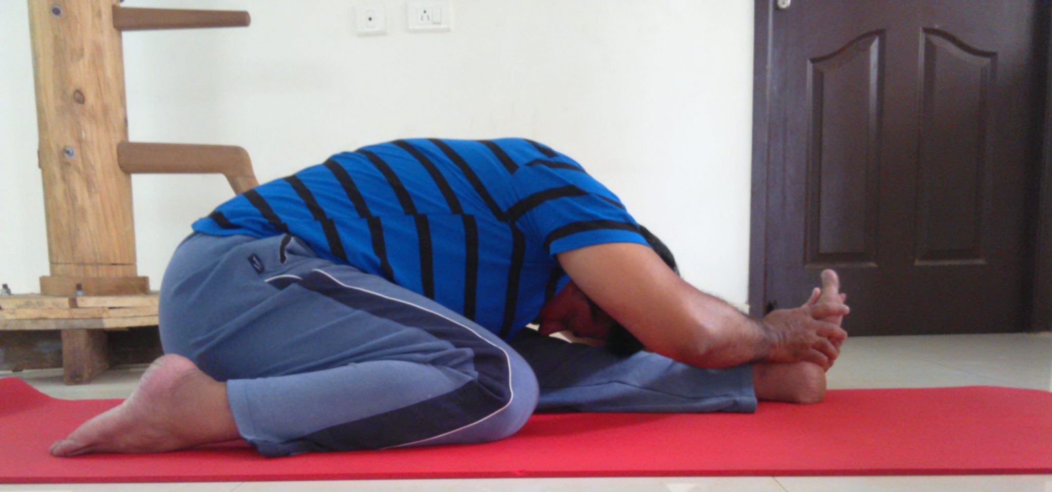 இன்று ஒரு ஆசனம் (98) – த்ரியங்க முக ஏக பாத பஸ்சிமோத்தானாசனம் (One Leg ...
